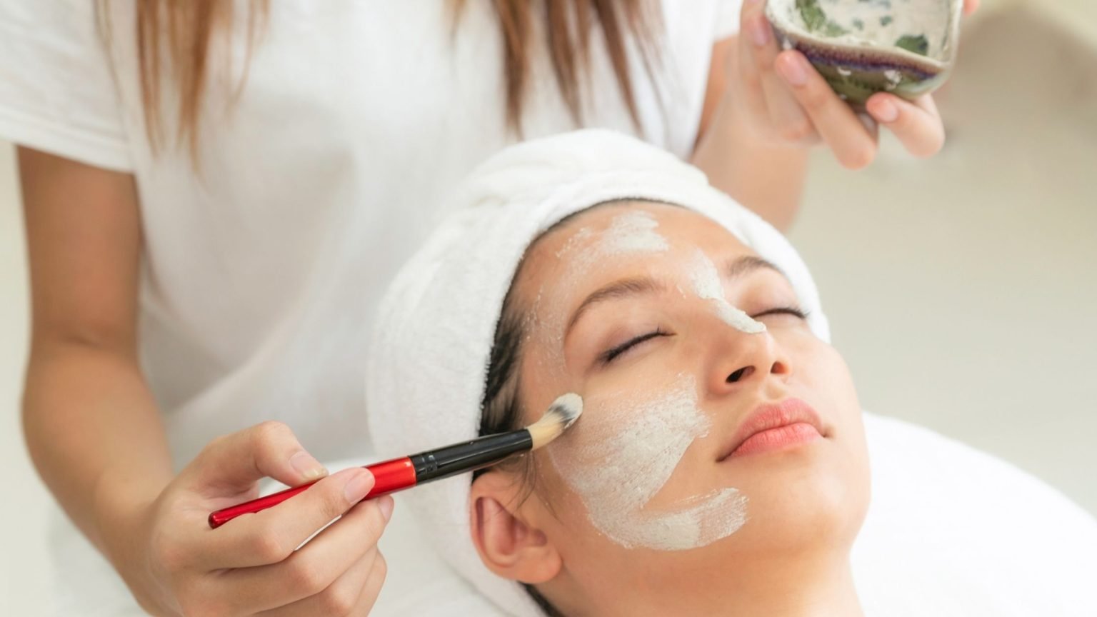 6 Treatment yang Bisa Didapatkan di Klinik Perawatan Wajah - HNH Skin Care